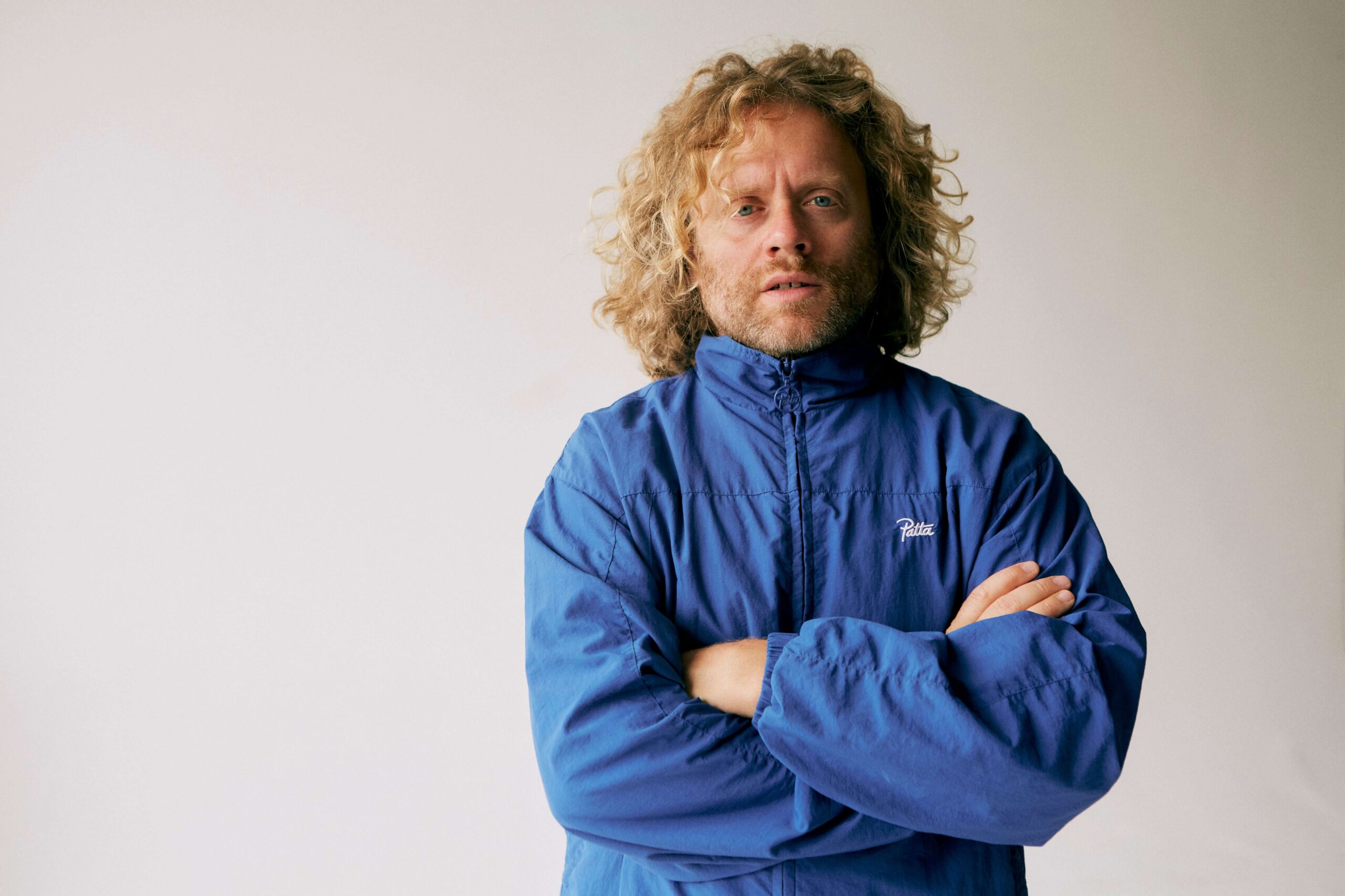 Benny Sings is back with new song 'Wait for the Summer' - Soepermarkt